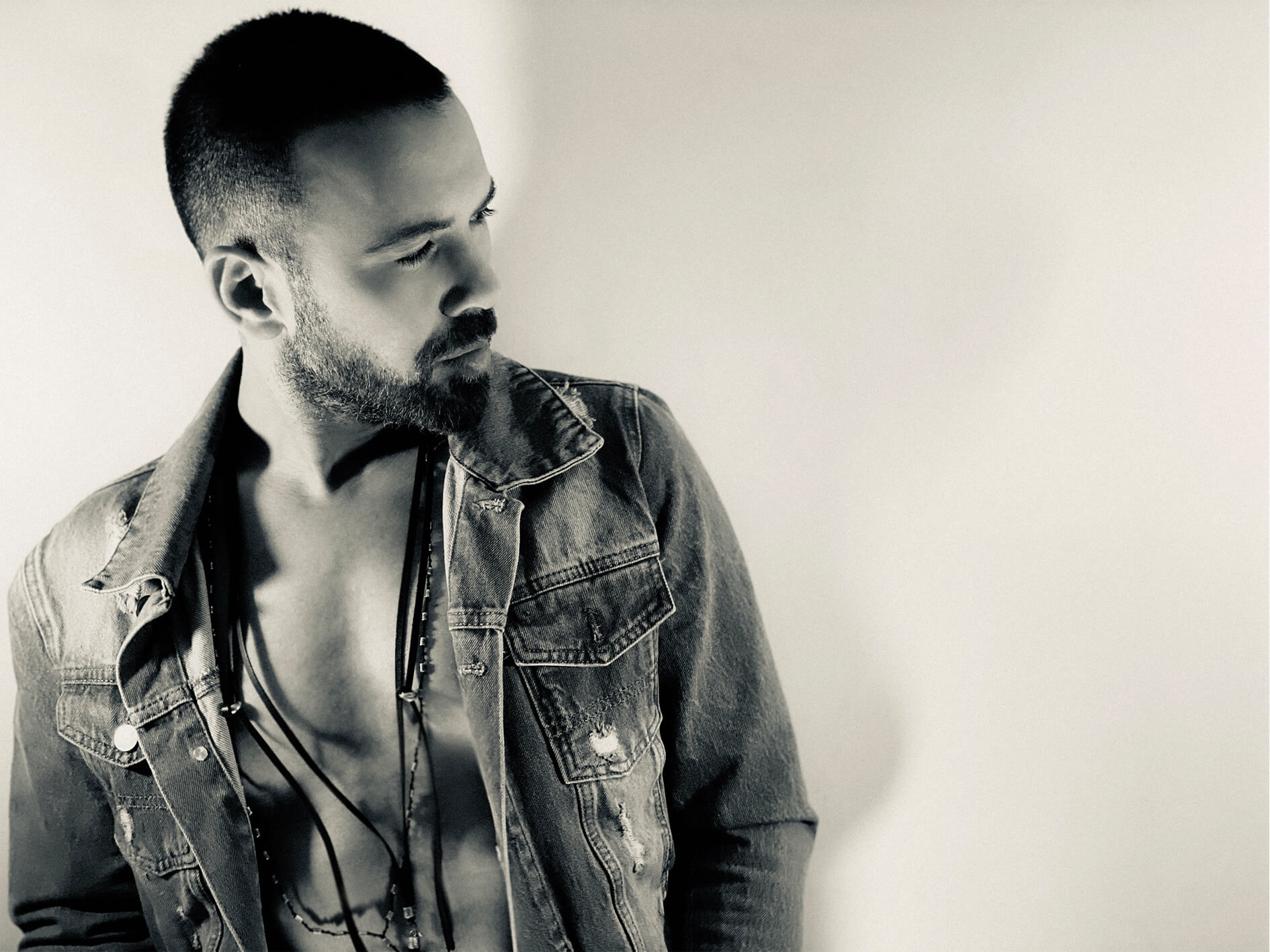 Berksan'ın Yeni Şarkısı Darmaduman Oldu • Radyocular.com